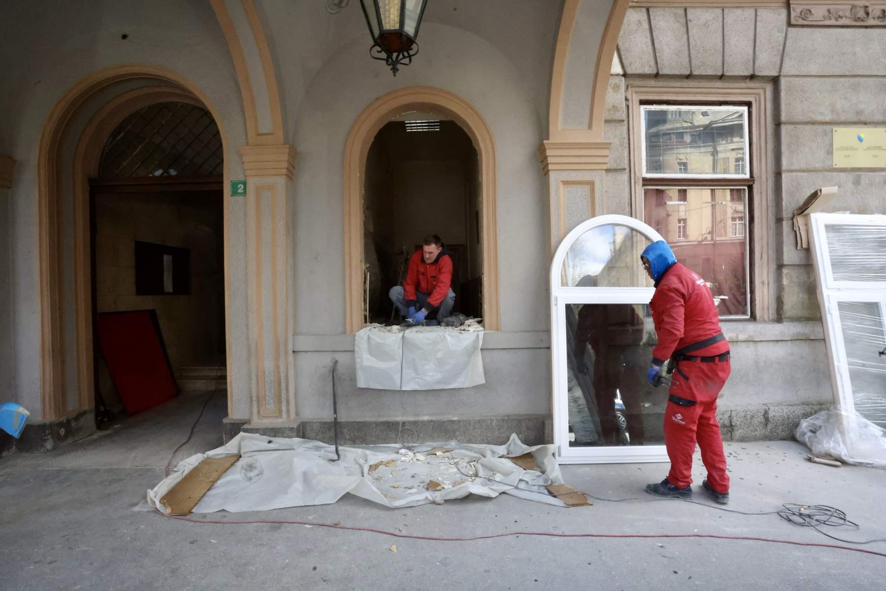 Grad Sarajevo sufinansira obnovu i sanaciju fasade i vanjske stolarije ...